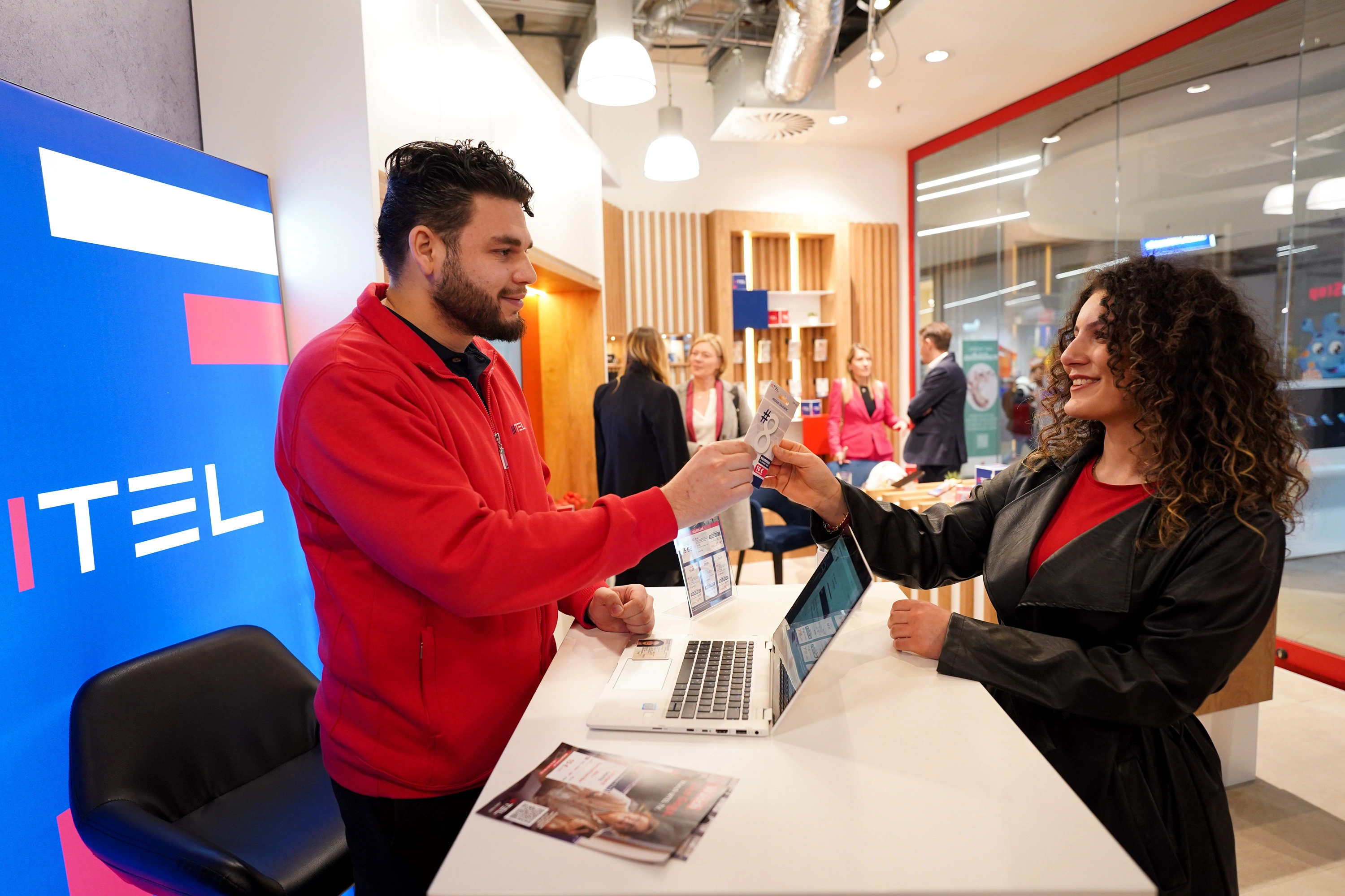 FEIERLICHE ERÖFFNUNG DES ERSTEN MTEL GERMANY-SHOPS - MTEL Germany